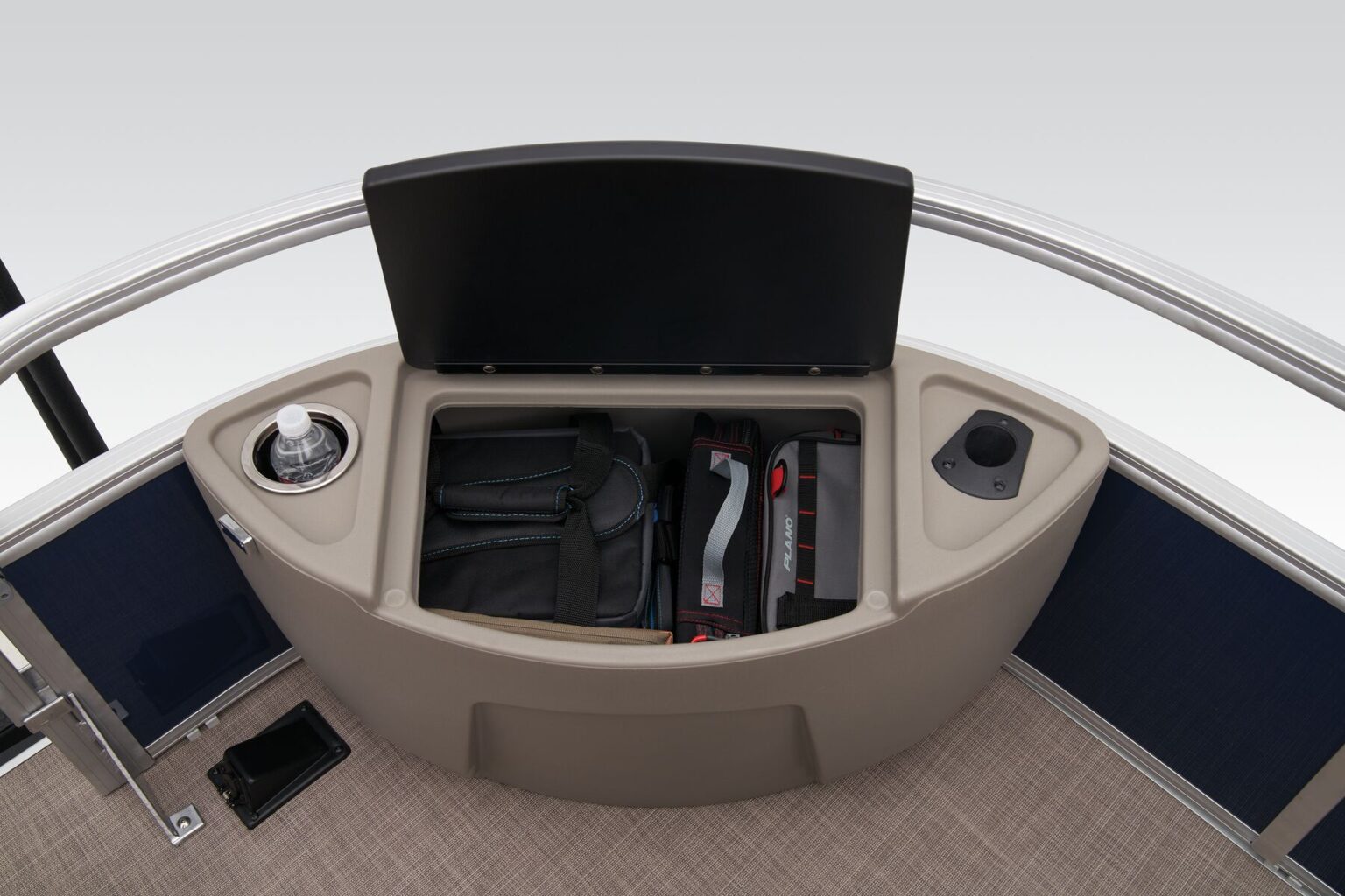 Sun Tracker 18 DLX Specs & Features - Boater USA