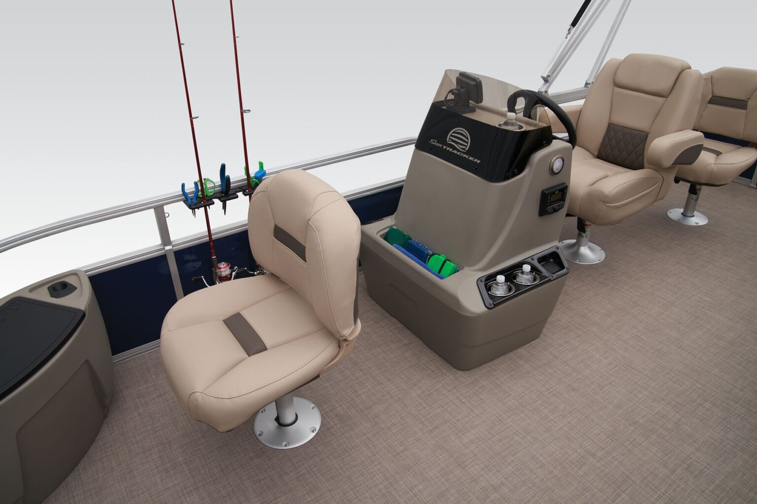 Sun Tracker 18 DLX Specs & Features - Boater USA
