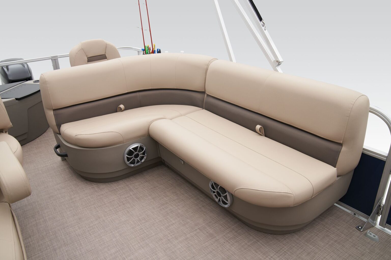 Sun Tracker 18 DLX Specs & Features - Boater USA