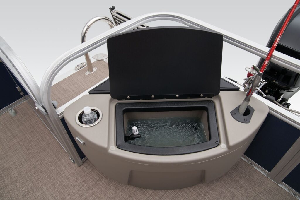 Sun Tracker 18 DLX Specs & Features - Boater USA